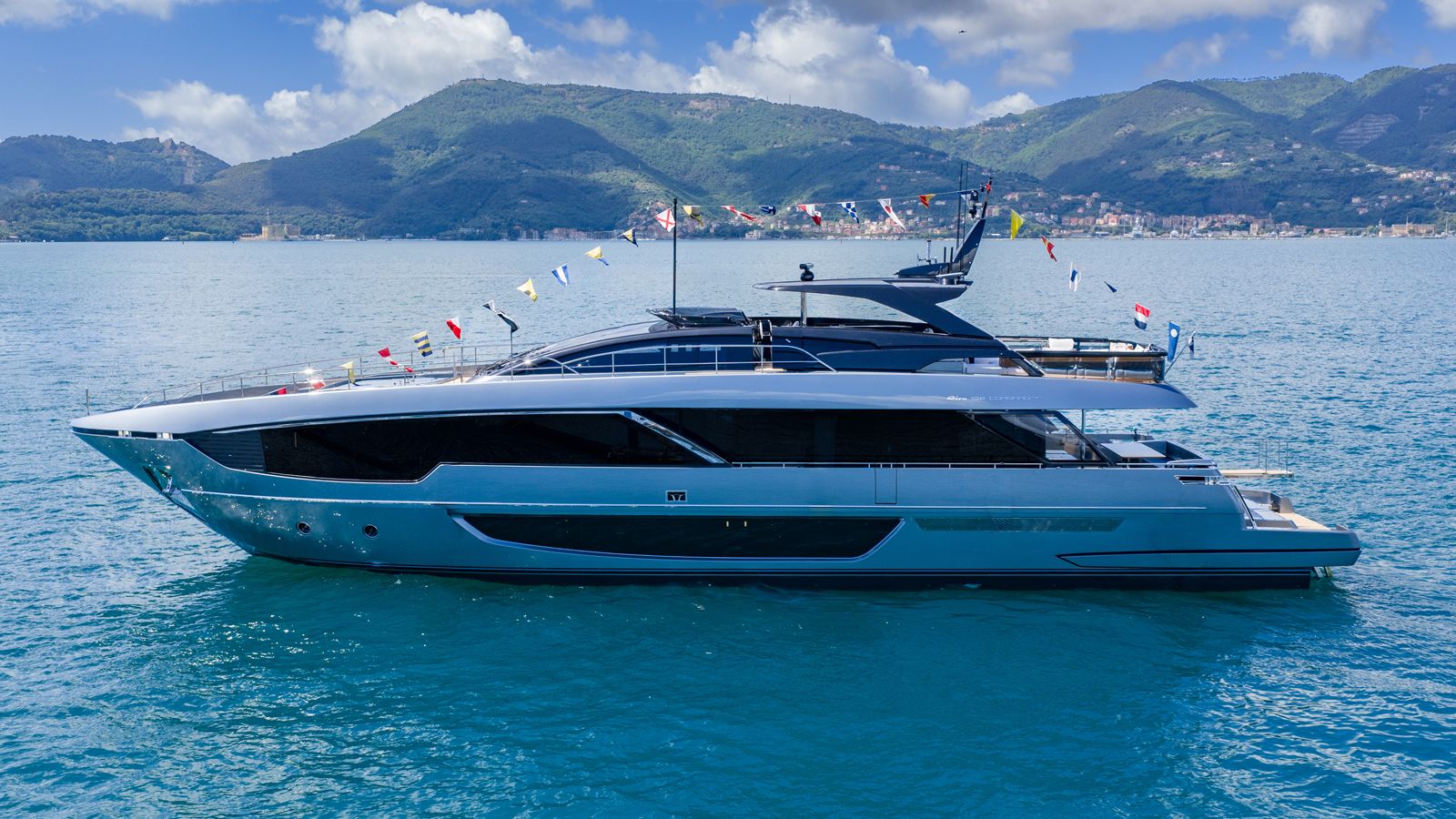 Riva launches latest 102' Corsaro Super for Formula 1 racing driver ...